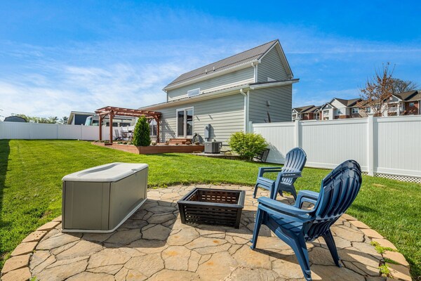 Foosball/firepit/fenced Yard/4 Min To Hendo/4 Beds - Hendersonville, NC