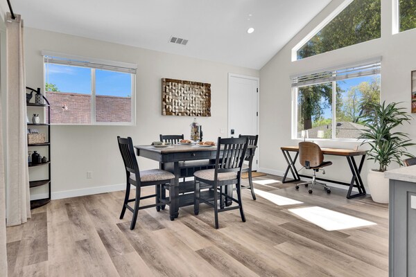 *New* Downtown Paso: The Treetop Getaway - Templeton, CA
