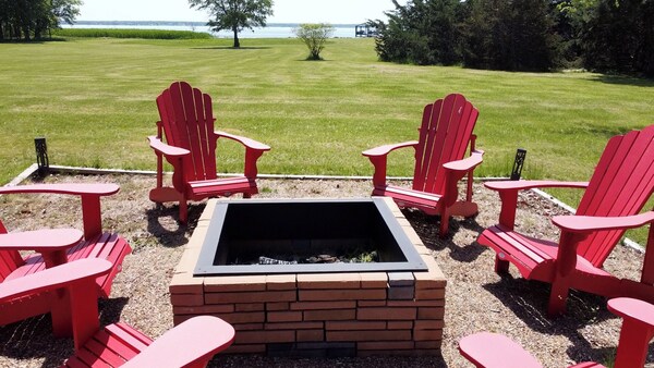 A Dream Retreat On The Water - The Lakeland House - Corsicana, TX