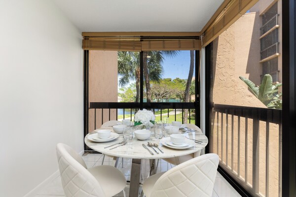 2-bedroom Modern Apt W/ King Bed & Pool,  10 Min. To The Beach! - Delray Beach, FL