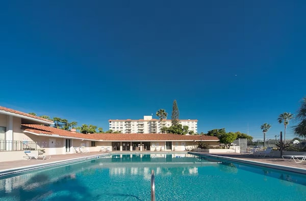 Relax In Stylish 2bed/2bath Fort Lauderdale Oasis With Amenities - Sunrise