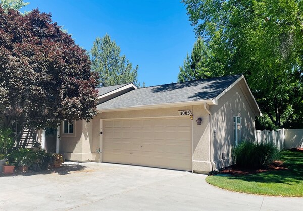 Cozy 2br/2ba Retreat Near Downtown Boise  Sleeps 7 - Boise, ID