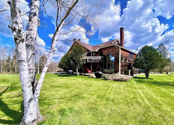 Stylish 3-bedroom Lakefront Condo W/ Mountain Views - Rangeley, ME