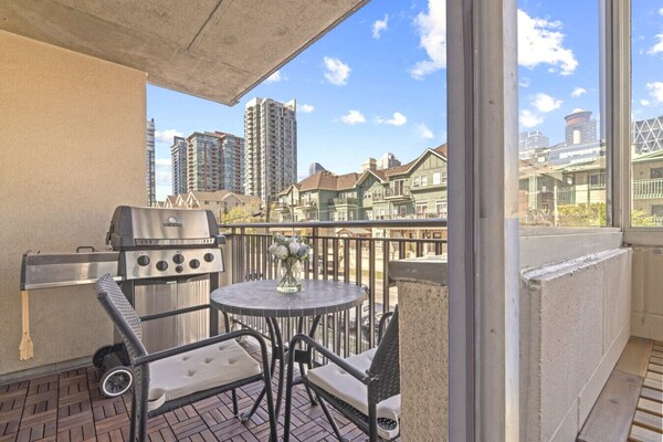 Stylish Suite At Stampede W/ Free Parking, Ac - Fort Calgary
