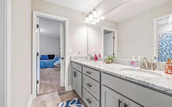 Spacious 4-bedroom Farmhouse Minutes From Covington Square, With Ac, Wifi - Covington, GA