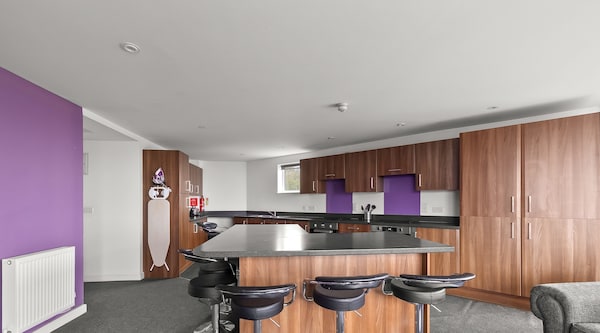 8 Bed Apartment @ Derriford Stays By Pureserviced - Cawsand