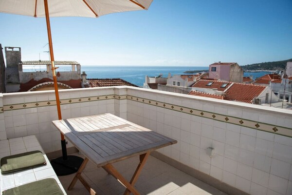 Oceanview Hideaway With A Terrace - Sesimbra
