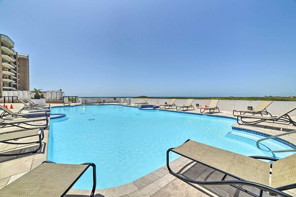 7th-floor Oceanfront Unit W/ Pools In Port Aransas - Aransas Pass, TX