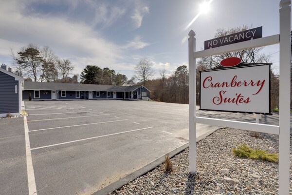 3 Mi To Beach & Pier: Pet-friendly Cape Cod Apt! - Cape Cod