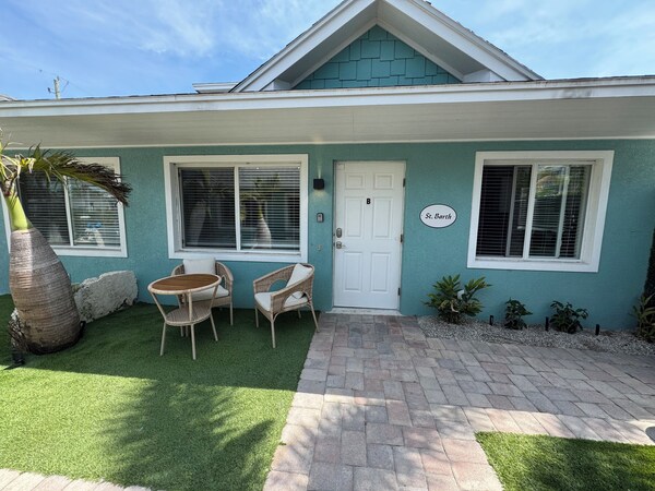 Private Pool 2 Bedroom 2 Bathroom And Just 2 Blocks From The Beach - Bradenton Beach, FL