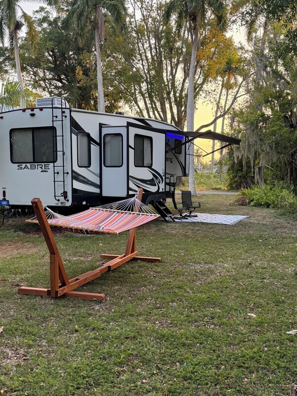 Cozy, Large Rv In Pleasant Fort Myers With Ac, Free Wifi By Park And River - Fort Myers, FL