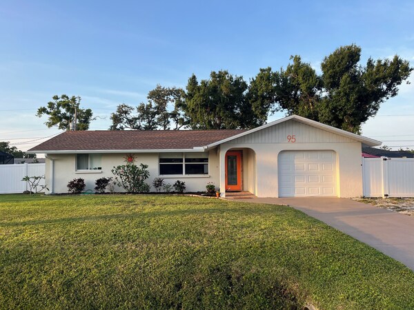 3-bedroom Pool Home Just 2 Miles To The Beach! - Venice, FL