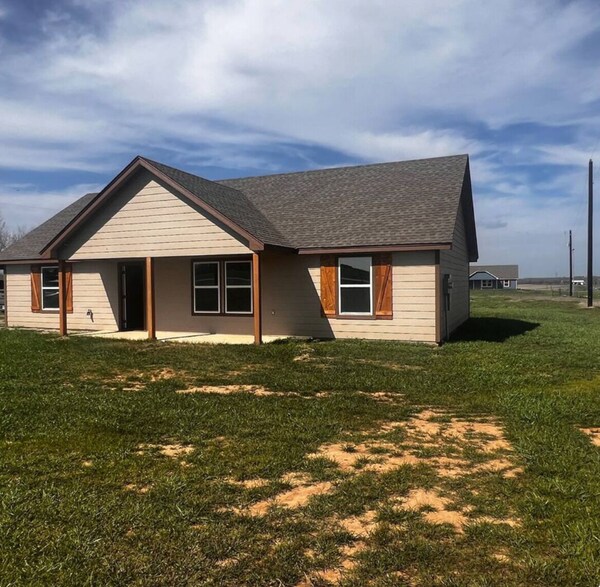 Cozy 3br Home In Poolville / Ac + Fast Wifi / Relaxing Escape - Lake Lorraine, Poolville