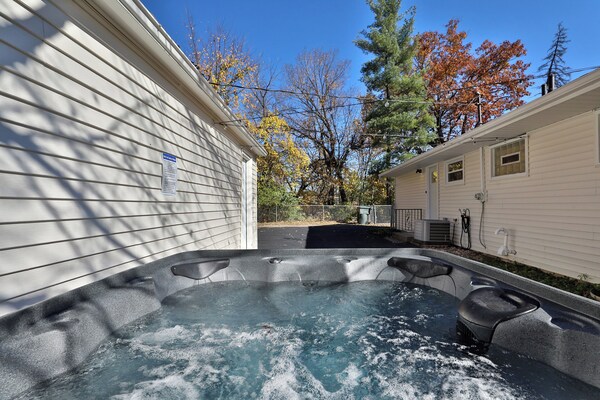 Overlook - Private Hot Tub! King Bed In Ranch Home - Ohio