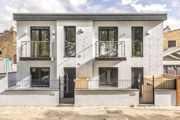 Spacious Modern House 3br 3ba Balcony Park View - Londra