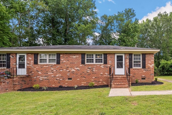 Perfect Property For Extended Stays | Responsive Hosts! - Travelers Rest, SC