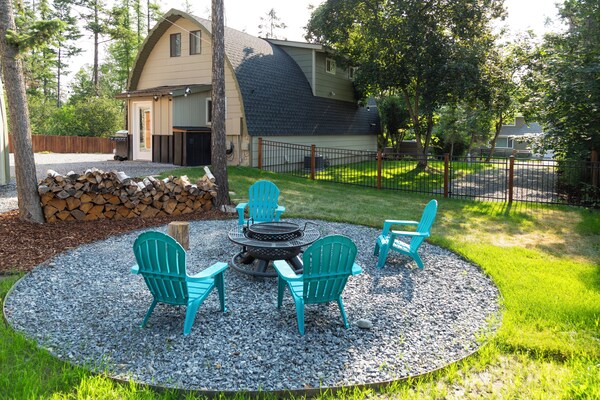 Chalet In The Woods With A Game Room & Pet Friendly! - Glacier National Park