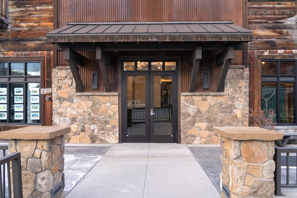 Loft In Heart Of Downtown- Walk To City Beach, Dining & Shops! Modern Loft - ホワイトフィッシュ, MT