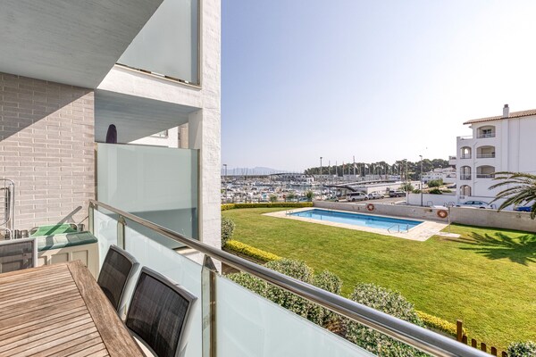Appartement 'Apartamento Moll Con Piscina' Met Uitzicht Op De Bergen, Zwembad En Airconditioning - L'Escala