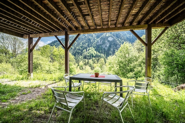 Chambre 'Elisthur Chambre N°1' Avec Vue Sur Les Montagnes, Terrasse Partagée Et Wi-fi - Saint-Jean-d'Aulps