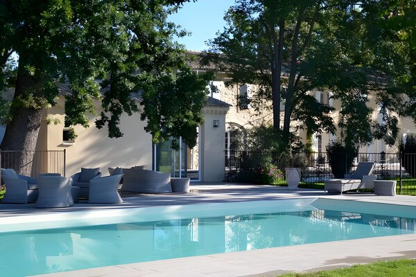 Room 'Jemmy' With Shared Garden, Wi-fi And Air Conditioning - Eygalières