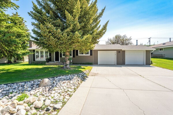 Stylish 2br/2ba Retreat  Pet-friendly, Patio, Workspace. Wifi. - Red Lodge, MT