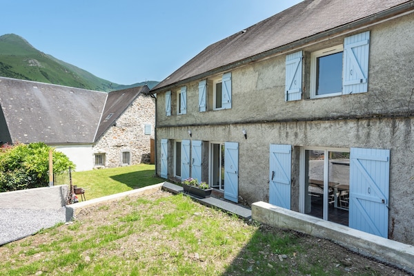 Gîte De Montagne 'Au Milan D'oré' Vue Spectaculaire, Terrasse Privée Et Wi-fi Dans Les Pyrénées - Laruns