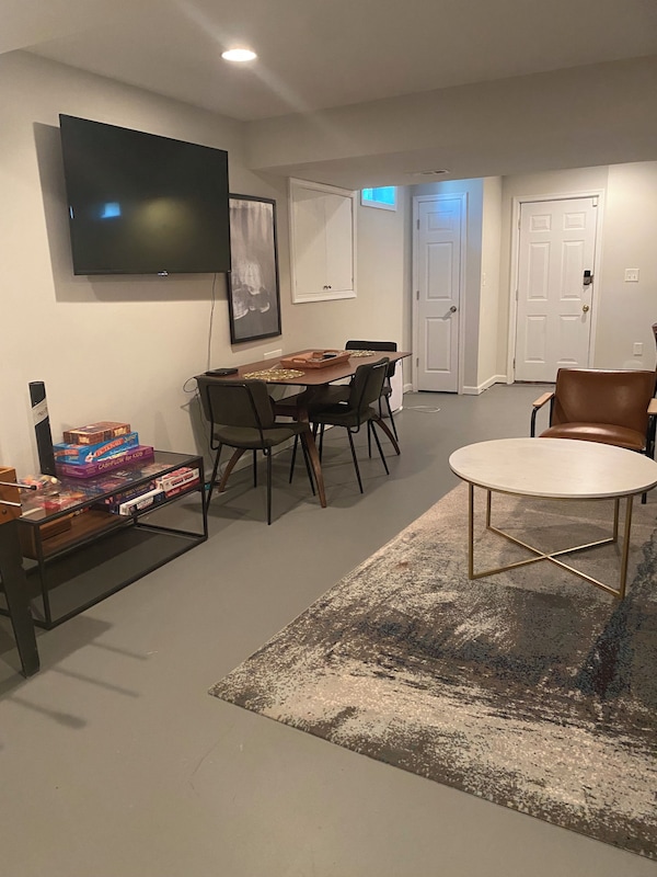 Charming 2-bedroom Basement Apartment With Ac, Wifi In Enchanting Leesburg - Leesburg, VA