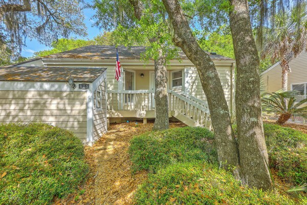 End-unit Bright Beach Cottage For 6. Amenity Cards Included. - Seabrook Island, SC