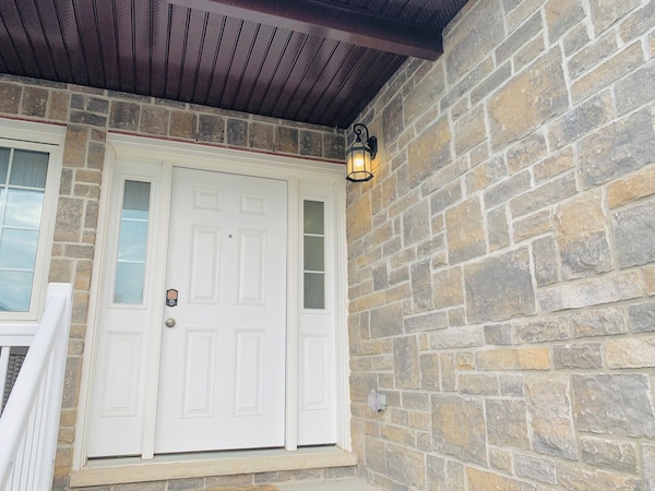 Spacious 4br+2.5 Bathrooms+fenced Yard, Wifi. Enjoy A Peaceful Getaway - Kingston