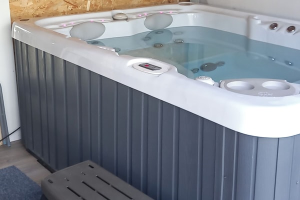 Bali Hi Cliff Cottage-sleeps 2-hot Tub-5minbeach - Kent