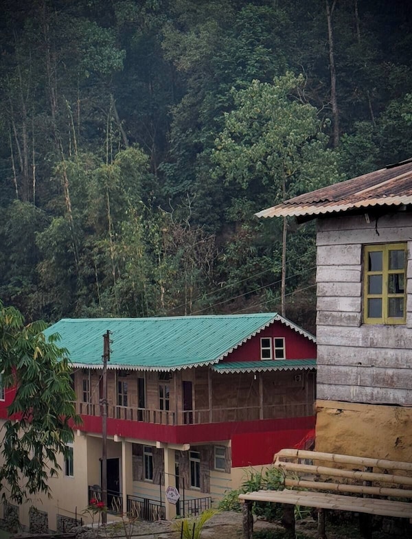 Uncharted Retreats - Nomee Homestay 5 Double Bed Rooms And 1 Premium Attic Room. - Darjeeling