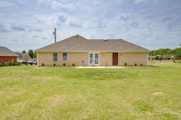 Patio & Spacious Yard: Home In Athens - Huntsville, AL
