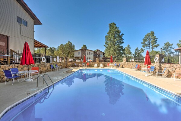 Walk To Dtwn Ruidoso: Mtn-view Condo W/ Pool! - Ruidoso, NM