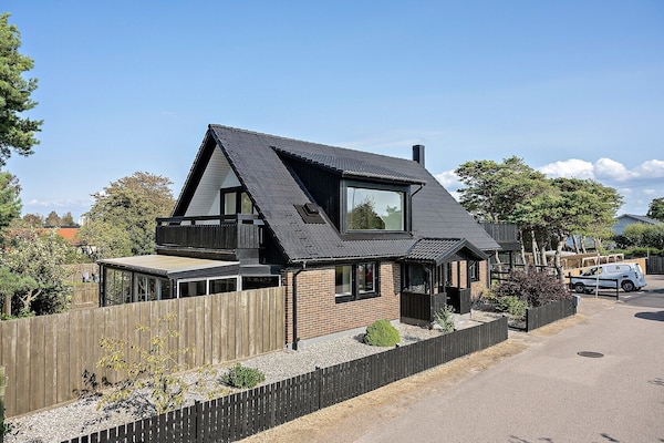 A Stylish House 100 Meters From The Beach With Sea Views. - Halmstad