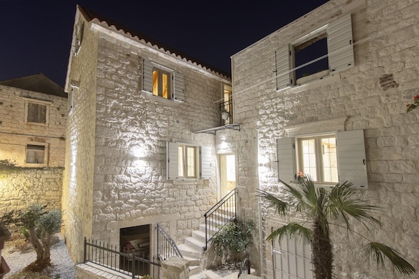 Holiday Home With Jacuzzi In Trogir - Trogir