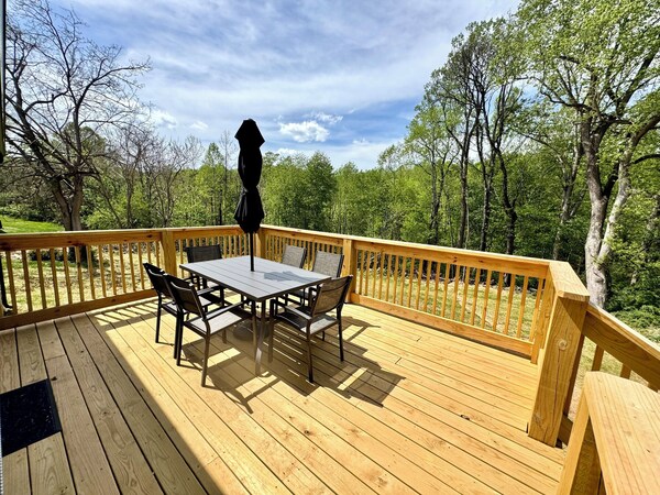 Liberty Cottage: 3br/2ba W/deck & Huge Backyard  Mins To Downtown, Mall, Eateries & Nature Trails - Lynchburg