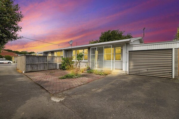 Queen Size Bedroom Near Hagley Park Sharing Kitchen & Bathroom With Host & Guest - Christchurch
