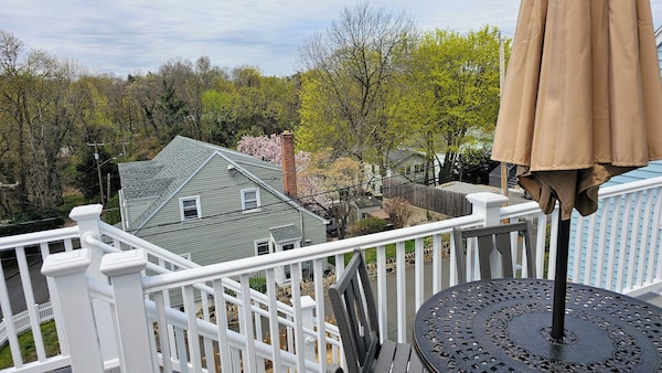 Tranquil Modern Upstairs Apt. Close To Town And Beach. Just Remodeled! - Rye, NY