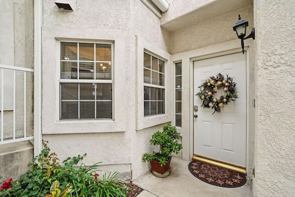Bright Townhome Retreat With Private Patio & Walk Trails - Diamond Bar, CA