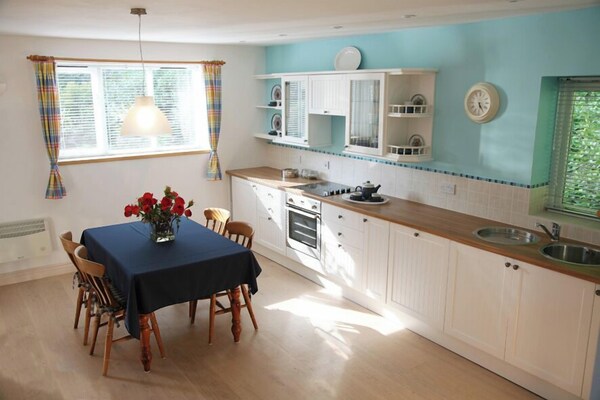 Charming Garden Lodge By The Sea  Peaceful Coastal Retreat - Mount Bay
