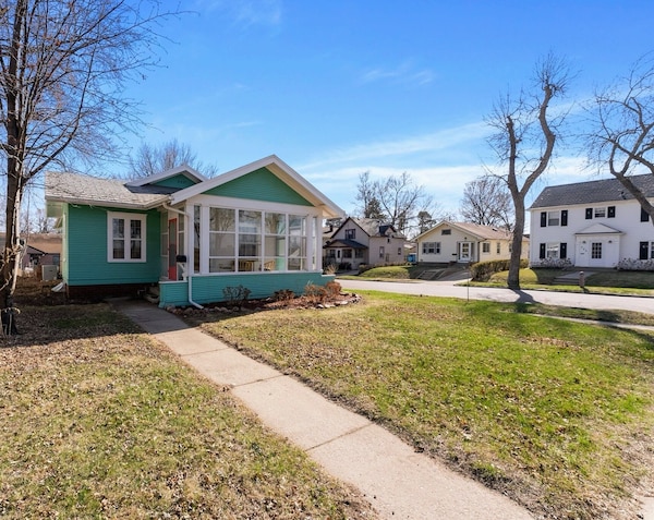 Historic Charm Across From Terrace Park: A Sioux Falls Sanctuary - Sioux Falls, SD
