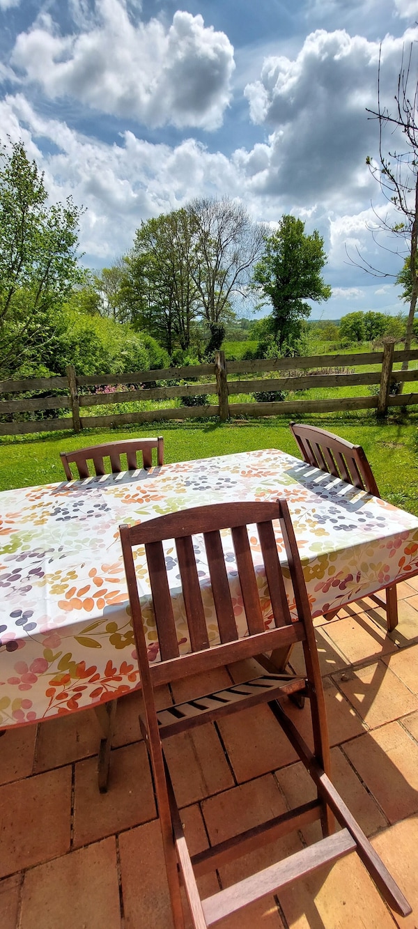 Envie De Calme Et De Nature? Venez Vous Ressourcer Dans La Cabane De Jeanne - Saint-Gervais-d'Auvergne