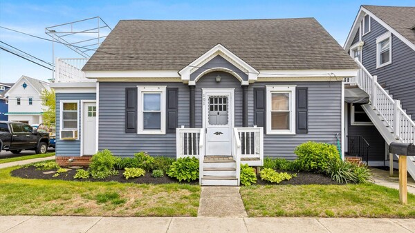 Walk To Beach | 3br Cottage | Sunroom + Parking - Jersey Shore, NJ