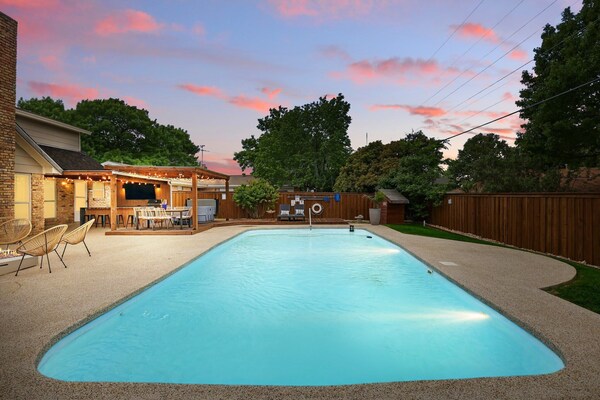 5bd Vacation Retreat W Pool, Bar, Games - Fort Worth, TX