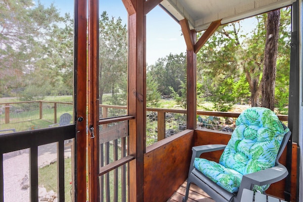Tiny House On The Hill I Couples, Stargazing - Canyon Lake, TX