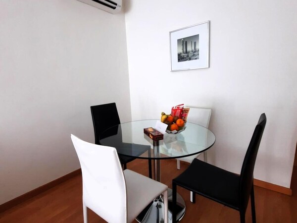 Goya - 1 Bedroom Apartment - Nuevos Ministerios station - Madrid