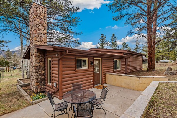 Lazy Elk Retreat: A Cozy Cabin - Estes Park, CO