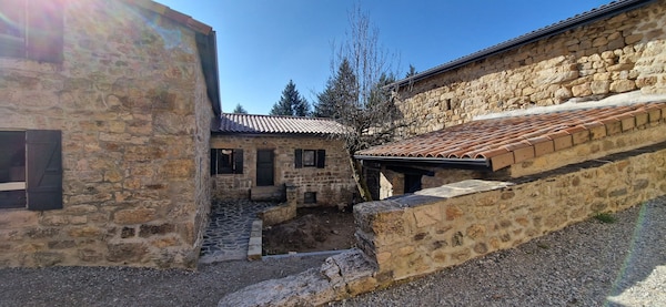 Domaine Le Bouissou Du Mahun Gîtes De Groupes 15 à 40 Personnes - Saint-Bonnet-le-Froid