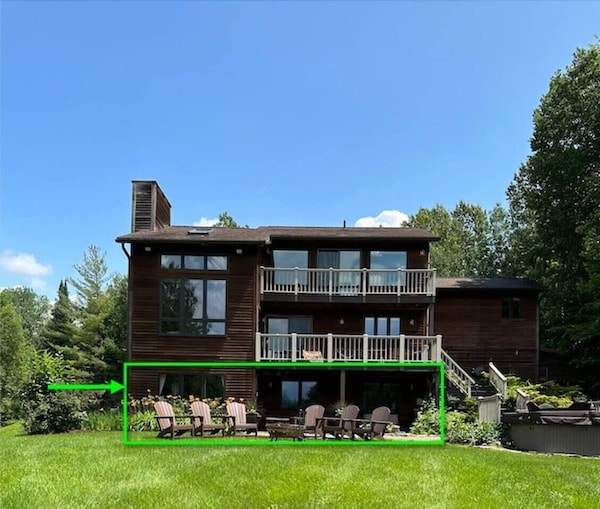 Large Hot Tub, Stunning Views. King And Queen Beds - Stowe, VT